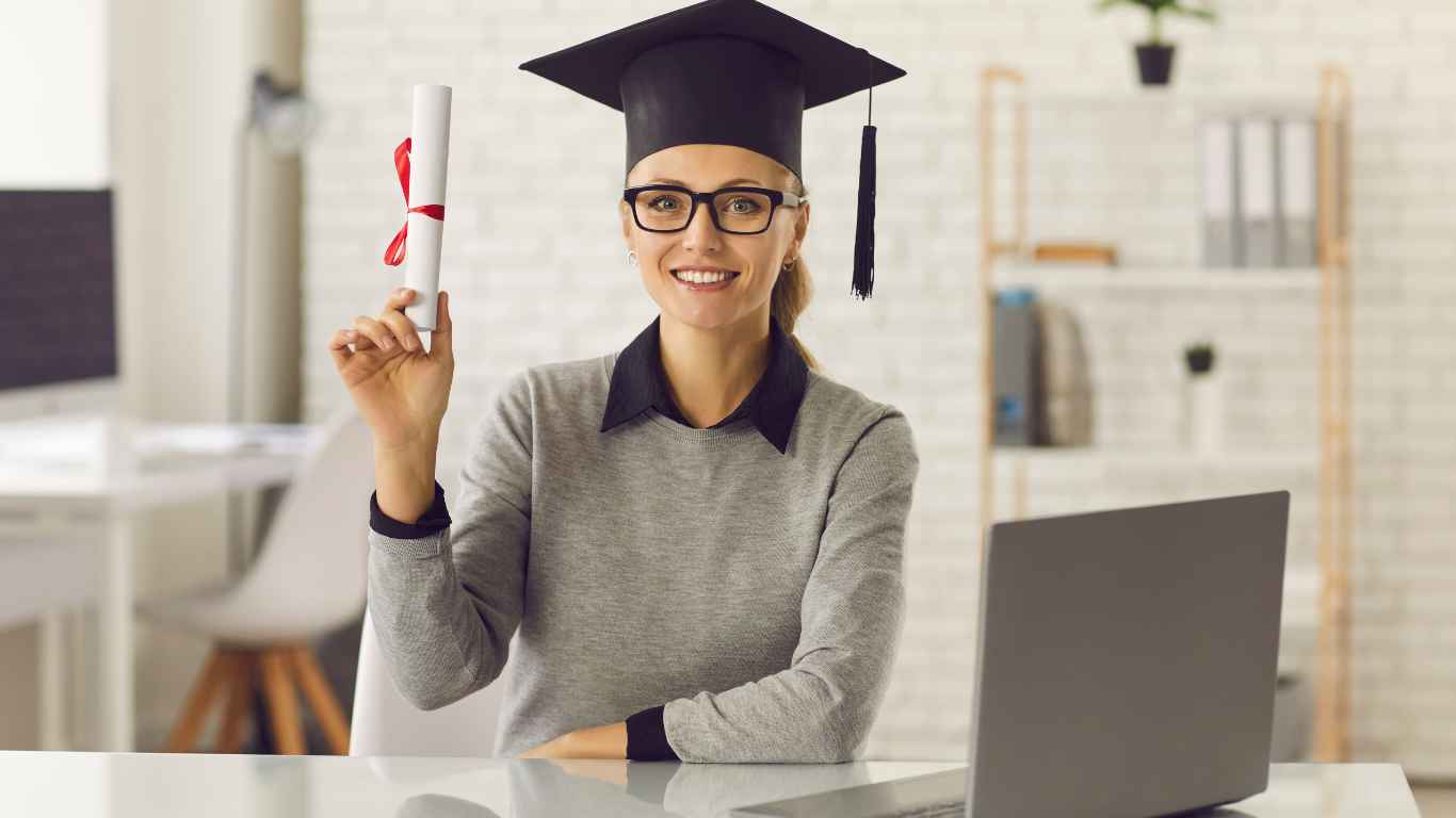 Online Bachelor's Degrees in Fast-Growing Industries - ConsumersWeek